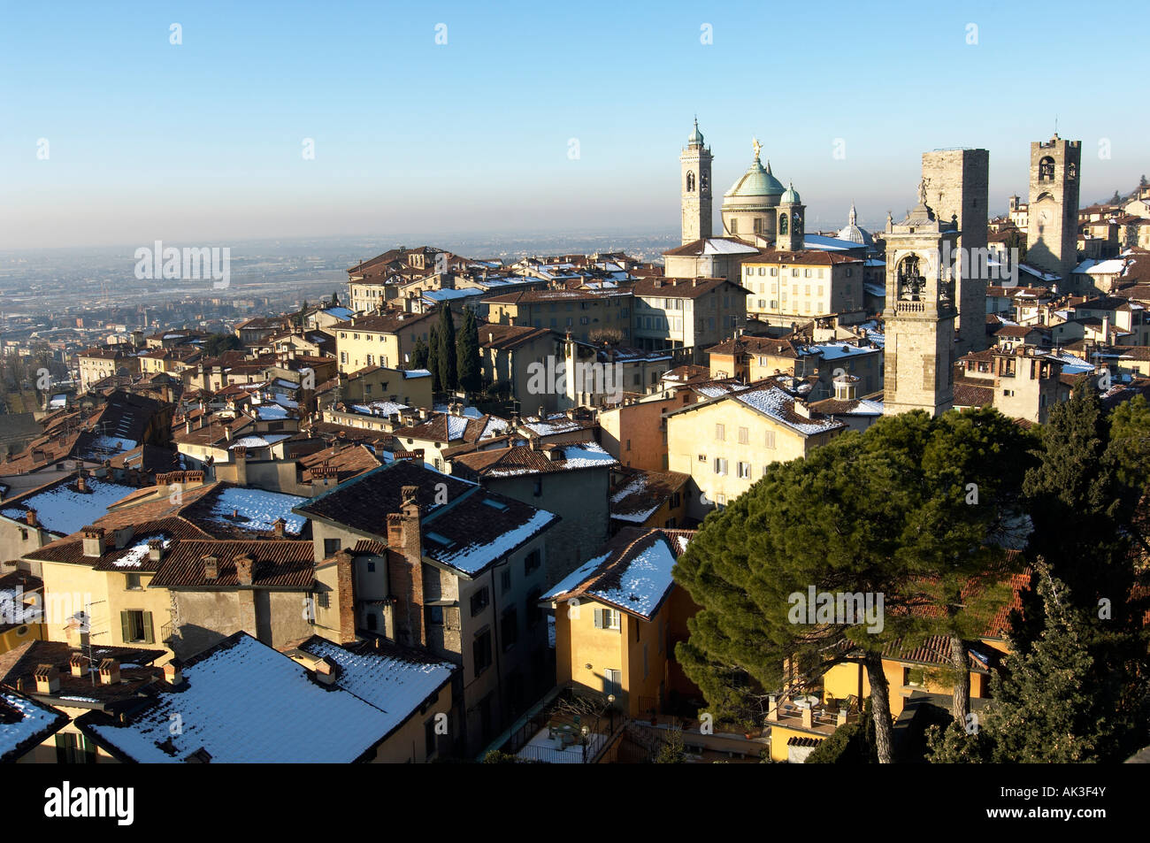 bergamo High city Profile winter at the center dome Stock Photo - Alamy