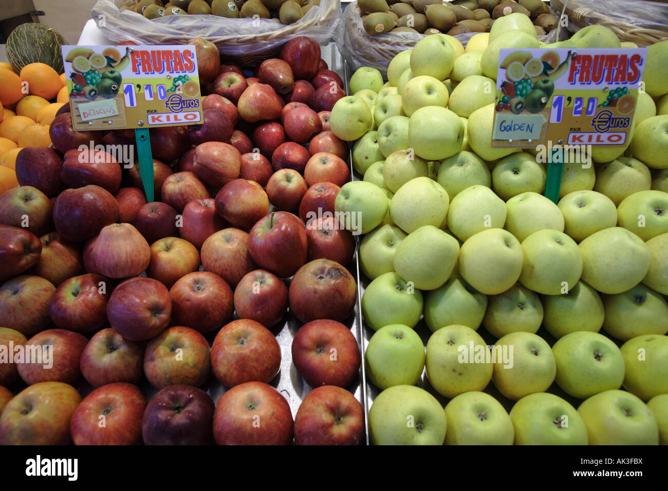 Apples central market market apple hi-res stock photography and images ...