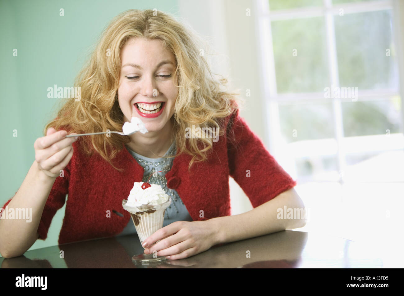 Pretty women eating desserts hi-res stock photography and images - Alamy