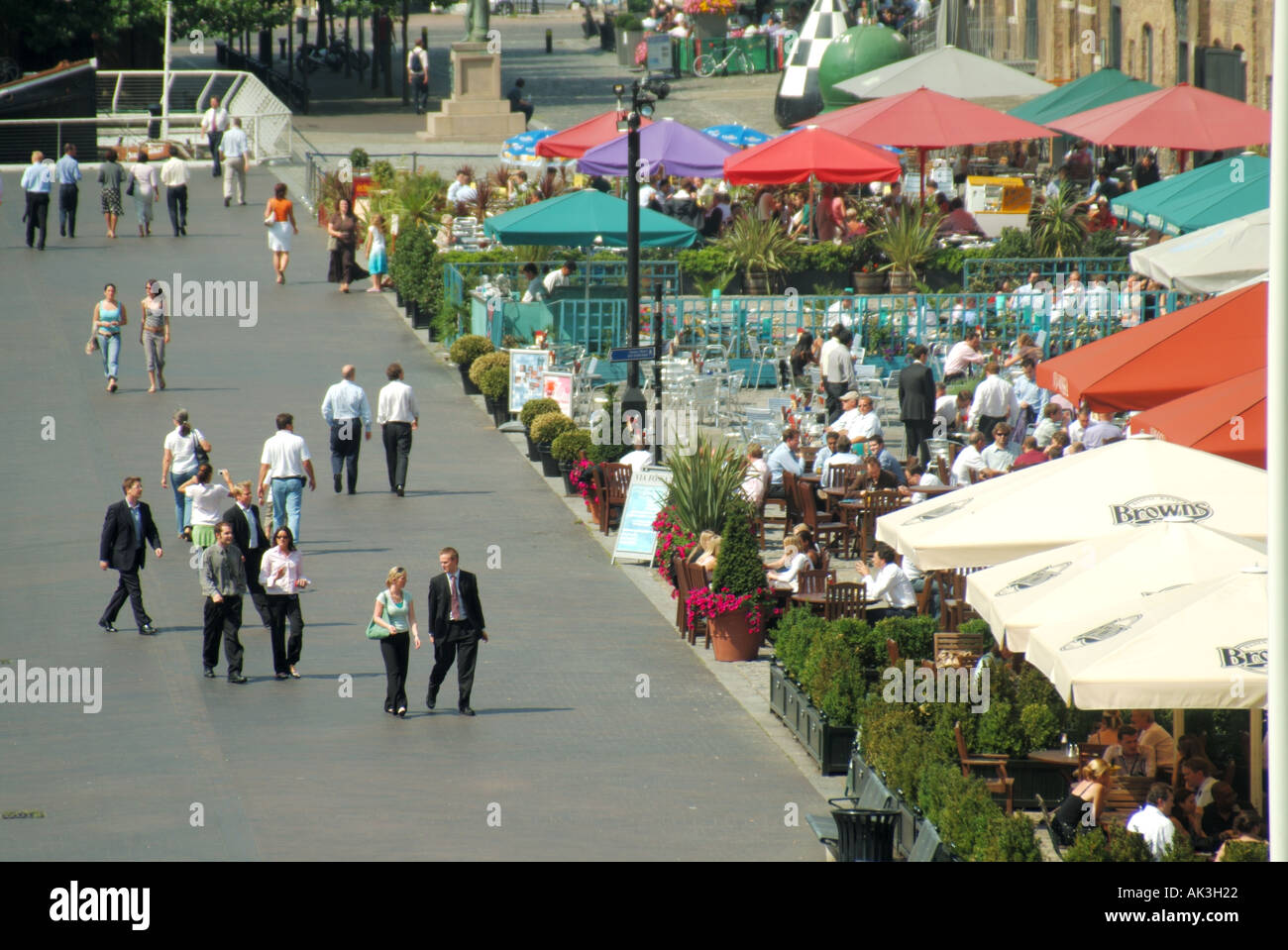 Canary Wharf area of Docklands dockside pavement bars and restaurants ...