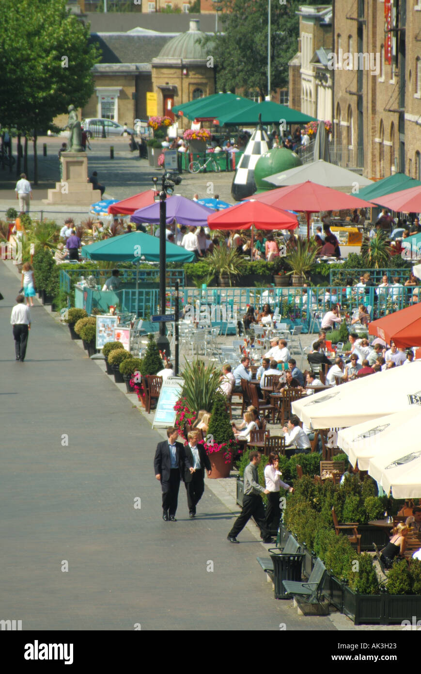 Canary Wharf area of Docklands dockside pavement bars and restaurants ...