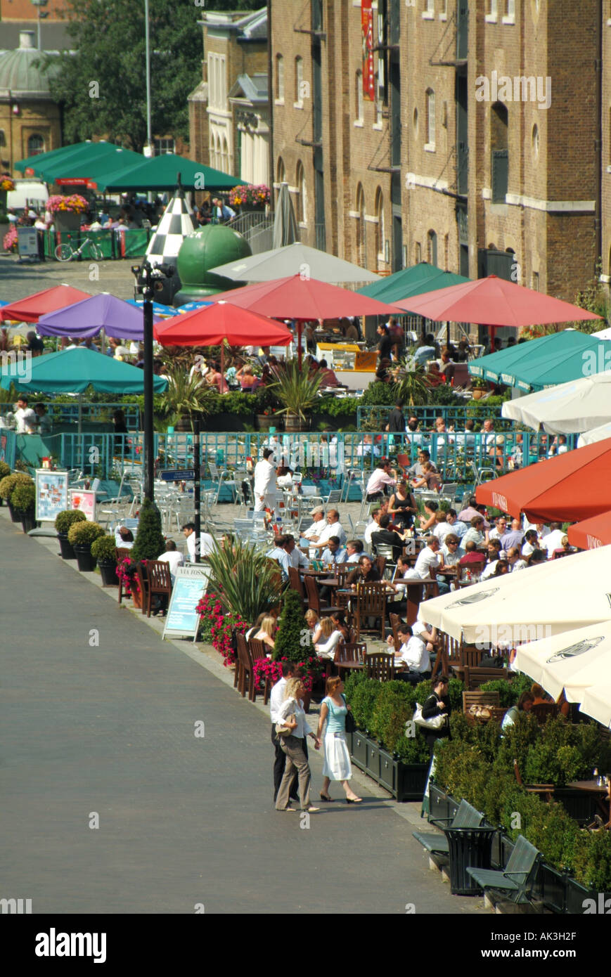 Canary Wharf area of Docklands dockside pavement bars and restaurants ...