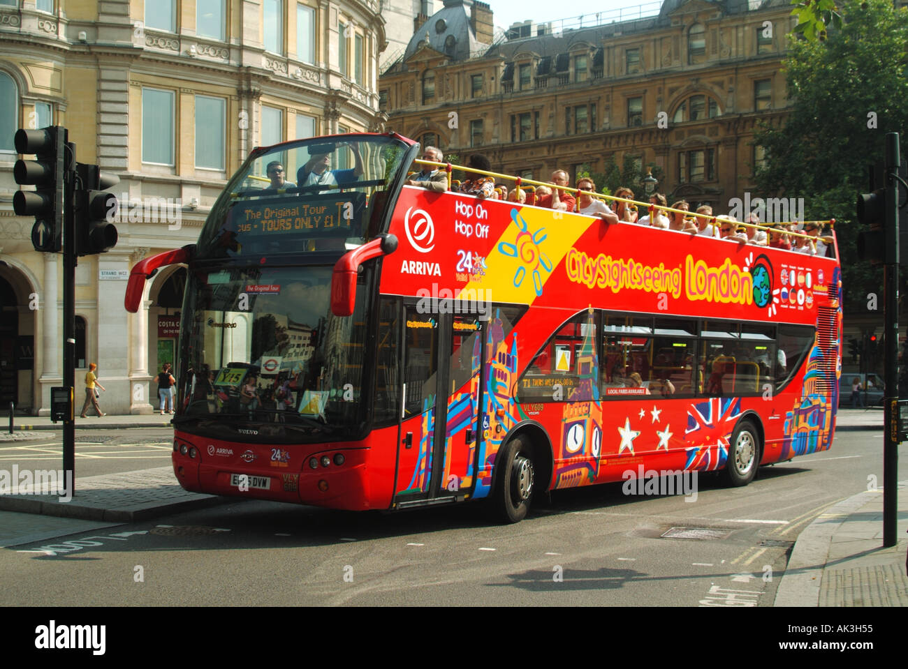 Trafalgar Square London open top tour bus and tourists Stock Photo - Alamy