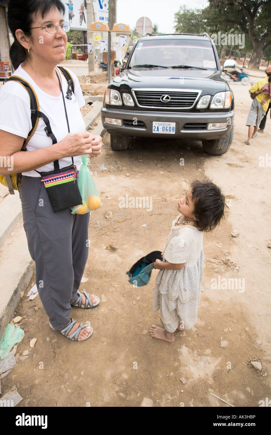 Angkor wat beggar hi-res stock photography and images - Alamy