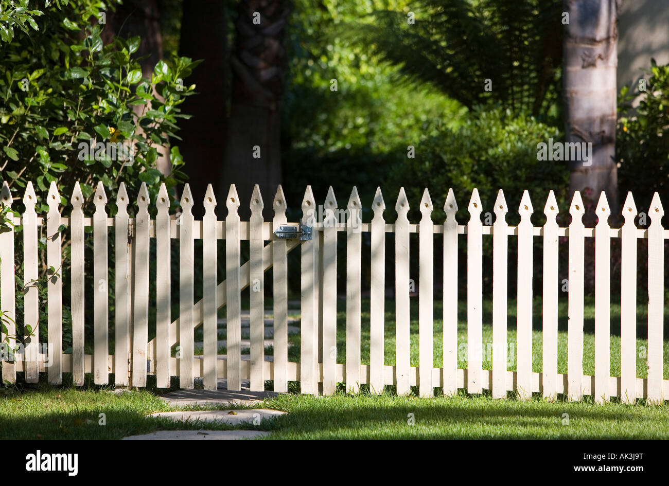Picket fence gate hi-res stock photography and images - Alamy