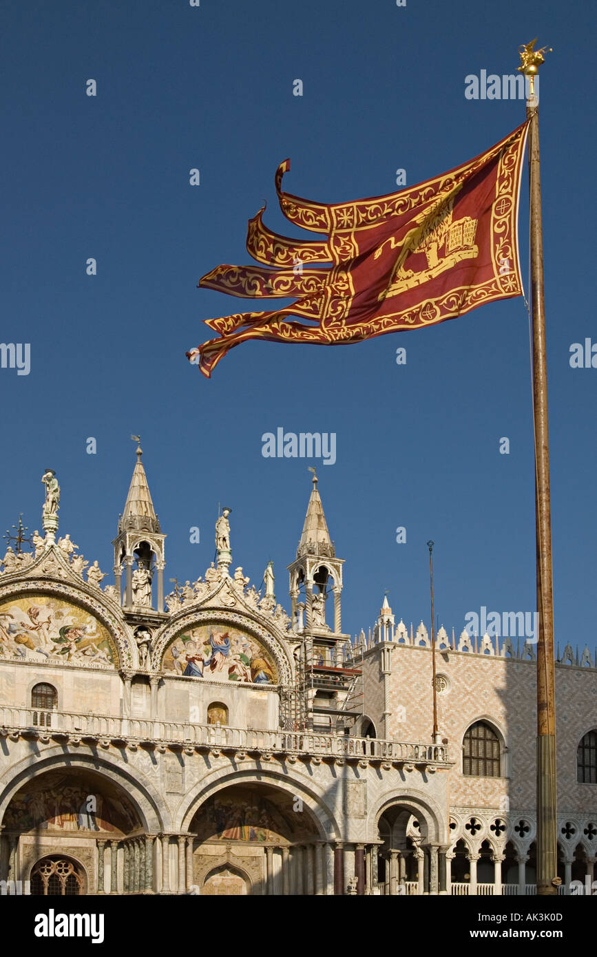 Flag lion st mark venice hi-res stock photography and images - Alamy