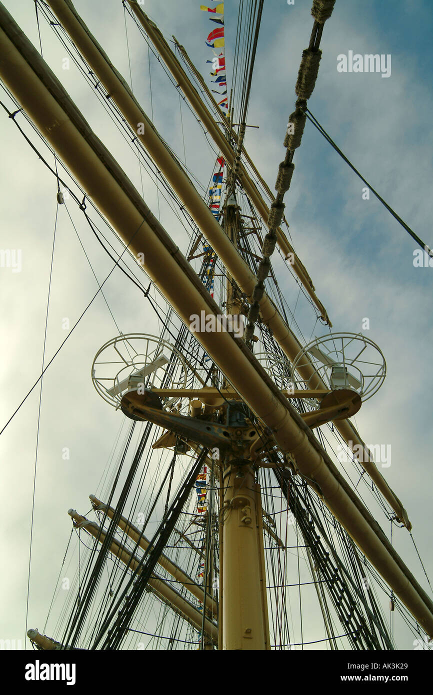 Mast and rigging of a tall masted sailing ship Stock Photo - Alamy