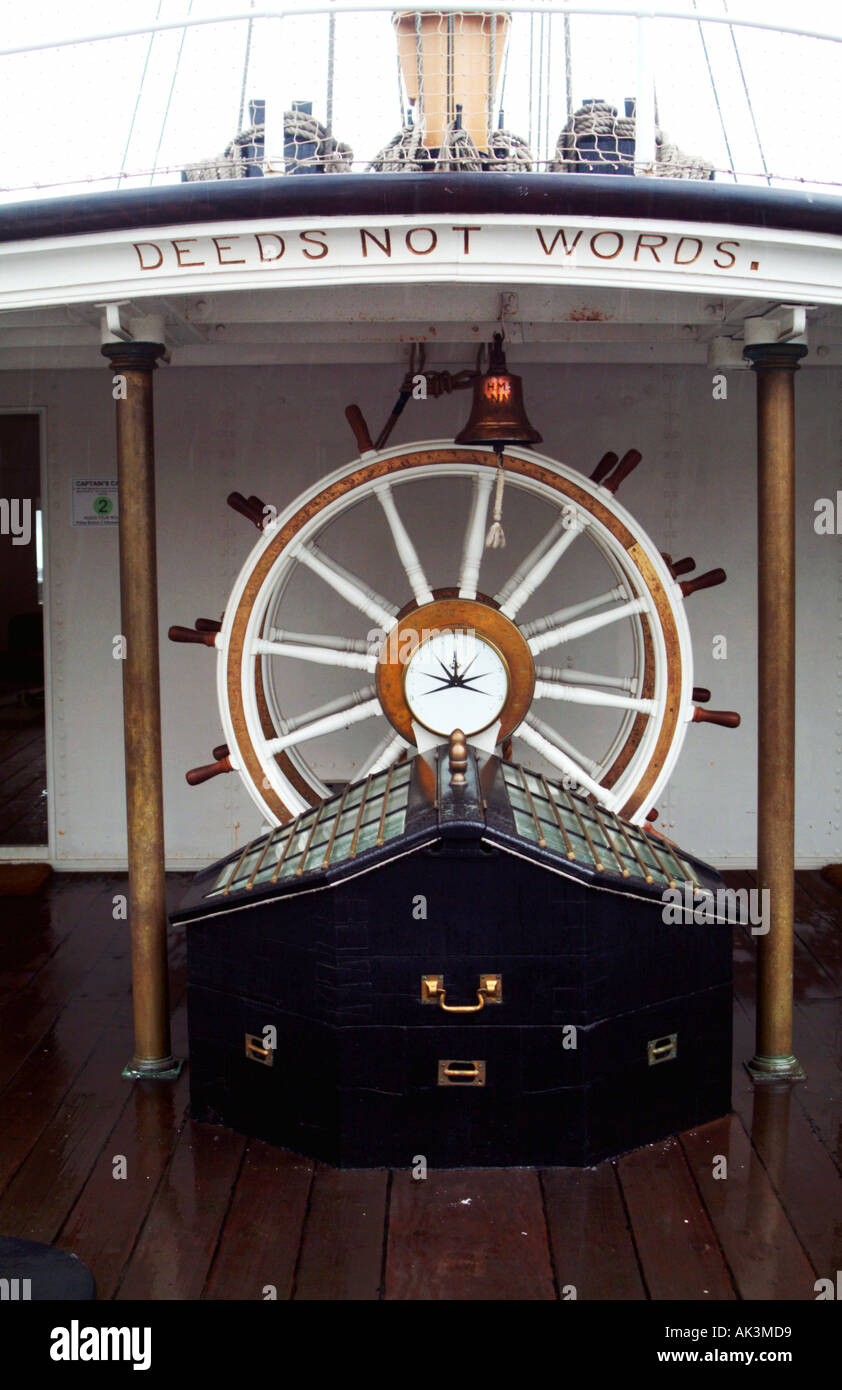 Antique ships wheel hi-res stock photography and images - Alamy