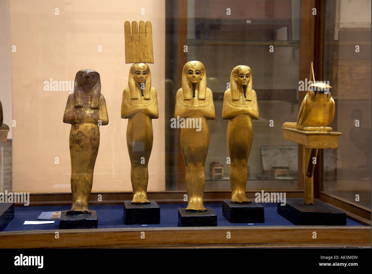 Ancient Egyptian scupture statue figures The Egyptian Museum Cairo ...