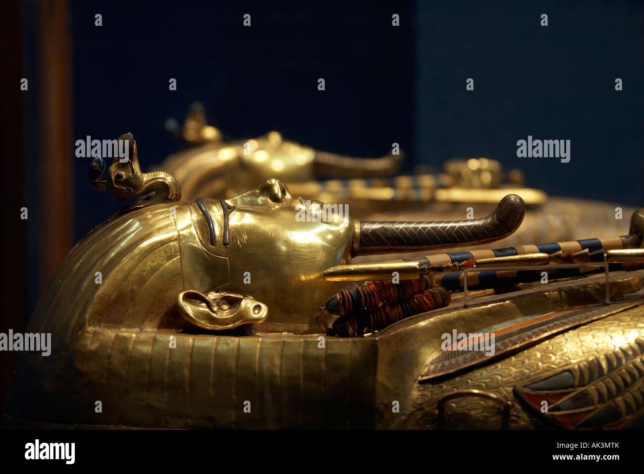 Egyptian pharaoh tomb treasure hi-res stock photography and images - Alamy