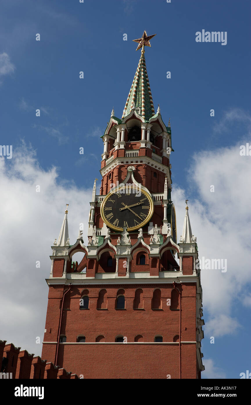 CLOCK TOWER KREMLIN GATE RED SQUARE MOSCOW RUSSIA Stock Photo - Alamy