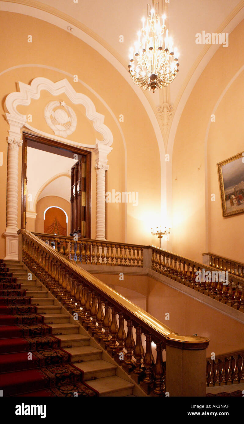 CHANDELIER STAIRCASE AND ORNATE DECORATION IN MAIN ENTRANCE TO KREMLIN ...