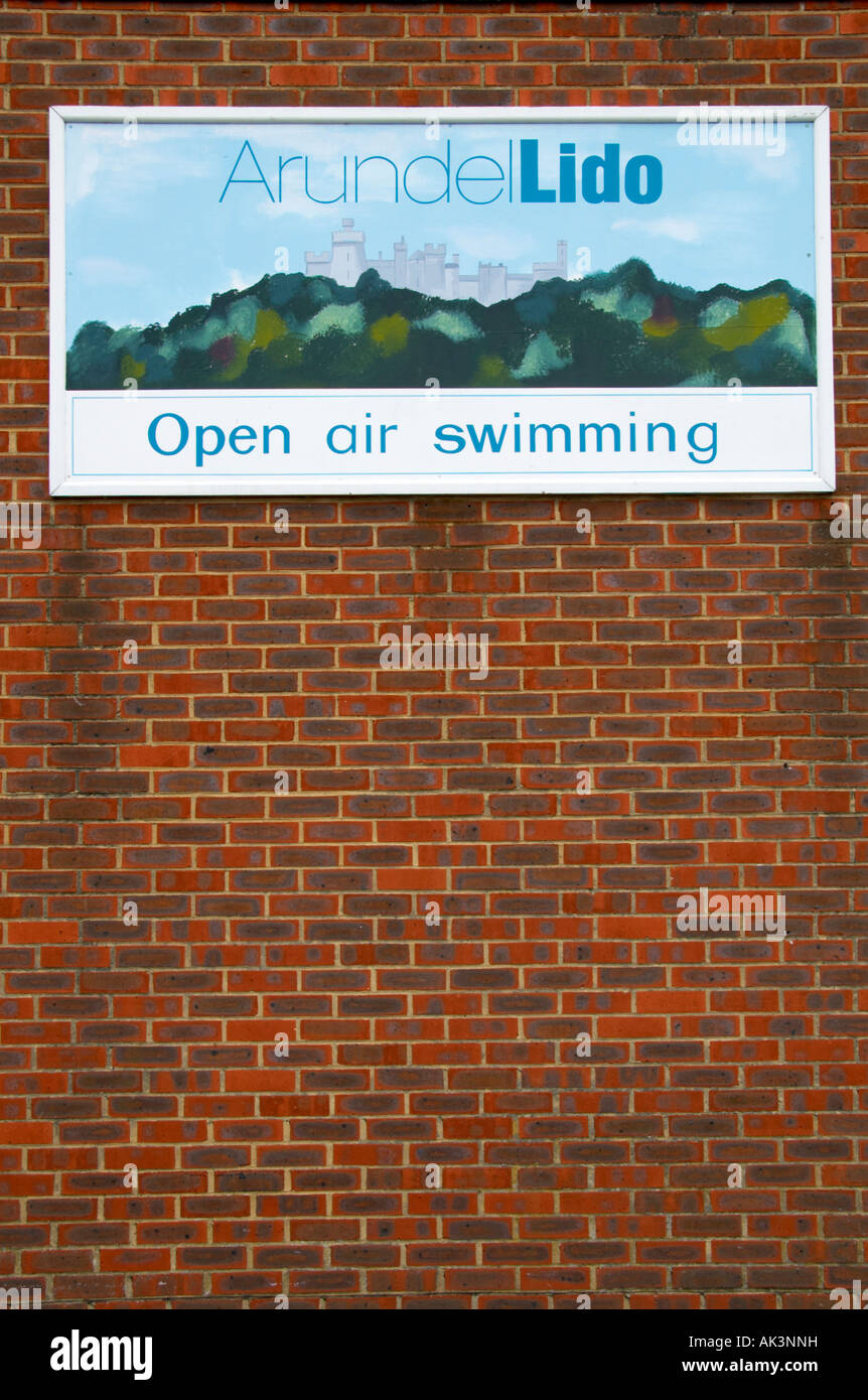 Pool lido sign hi-res stock photography and images - Alamy