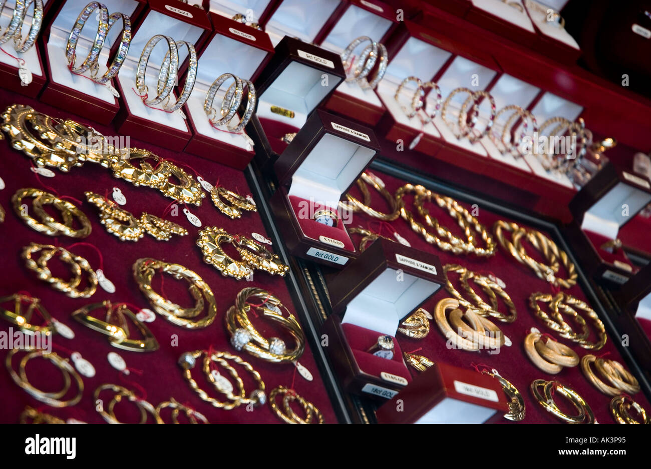 Gold neck chains hi-res stock photography and images - Alamy