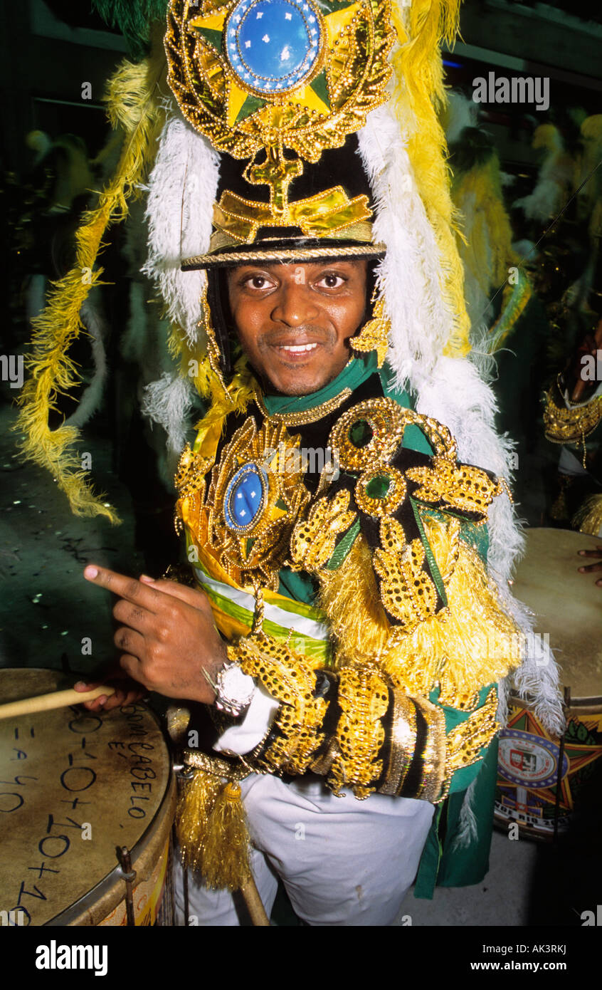Rio carnival dancing drums hi-res stock photography and images - Alamy