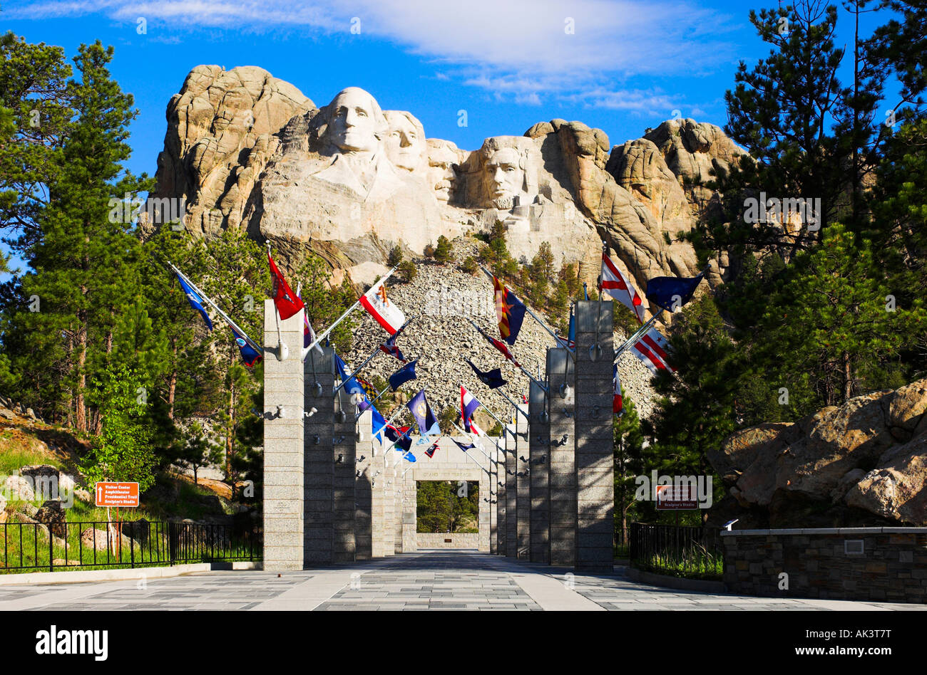 Mount Rushmore seen through the Avenue of Flags Stock Photo - Alamy