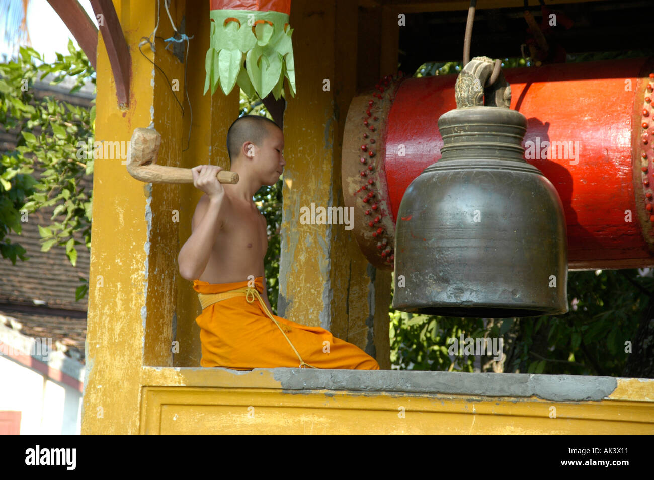 Bell hammer hi-res stock photography and images - Alamy