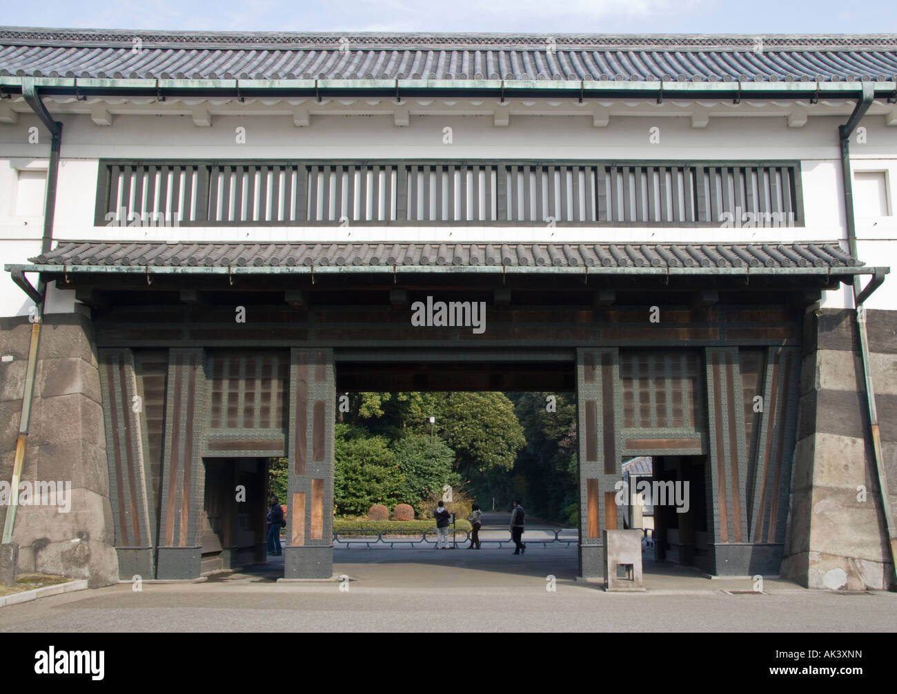 Otemon Gate, entrance to the east garden of the Imperial Palace, Tokyo ...