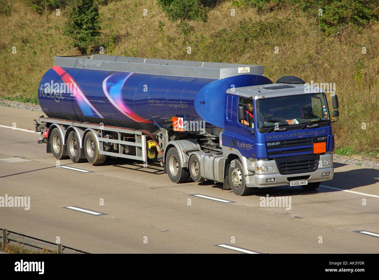 M25 motorway Fuelogic DAF tanker delivery lorry Stock Photo - Alamy