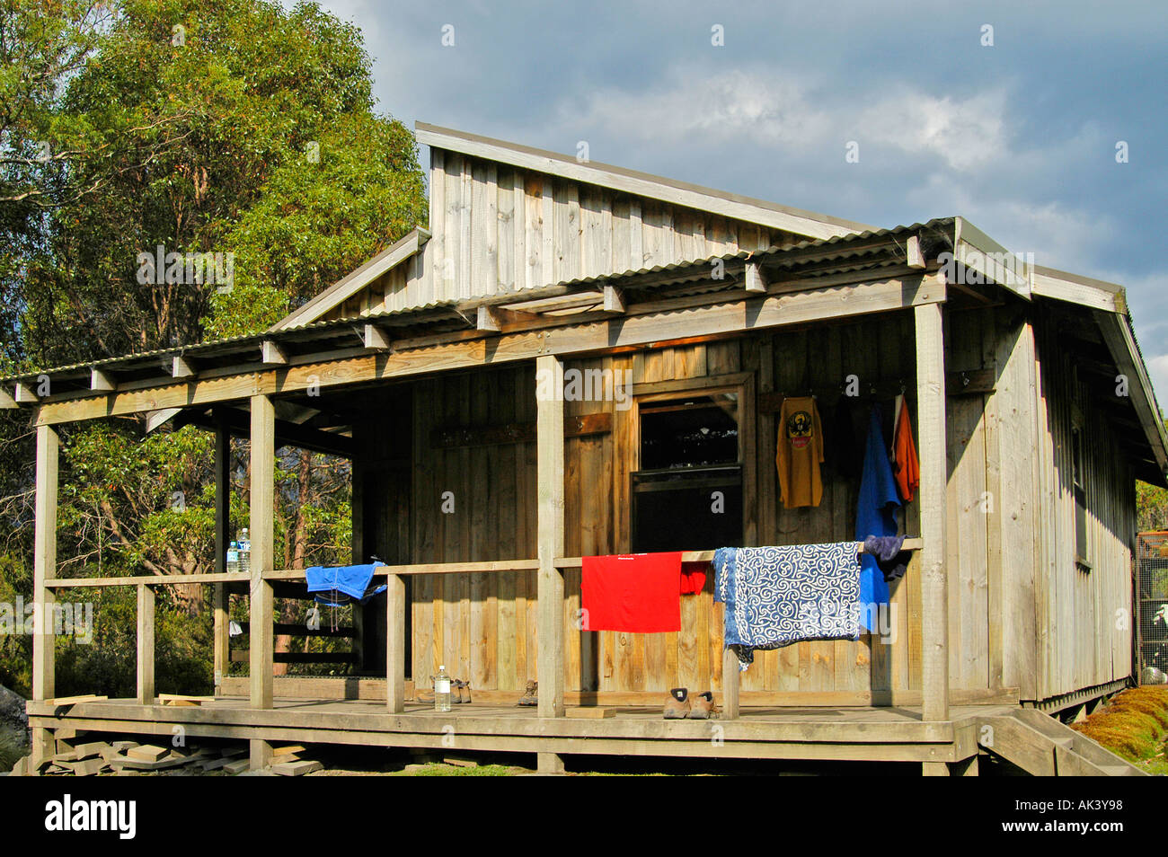 Australia tasmania overland track hut hi-res stock photography and ...