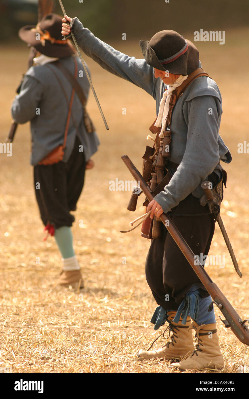 English civil war musketeer hi-res stock photography and images - Alamy