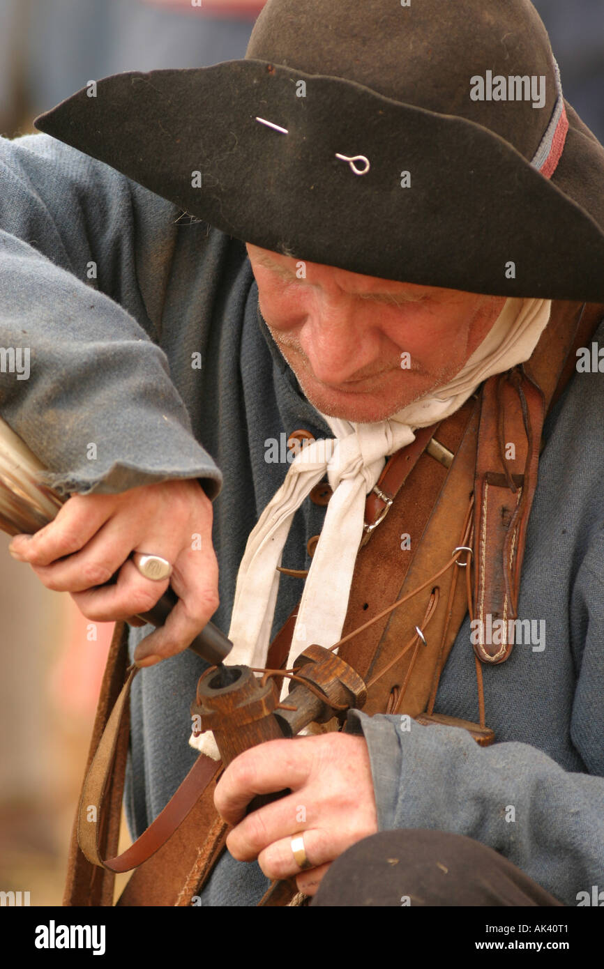 Infantryman at Sealed Knot battle Cornwall UK Loading musket Stock ...