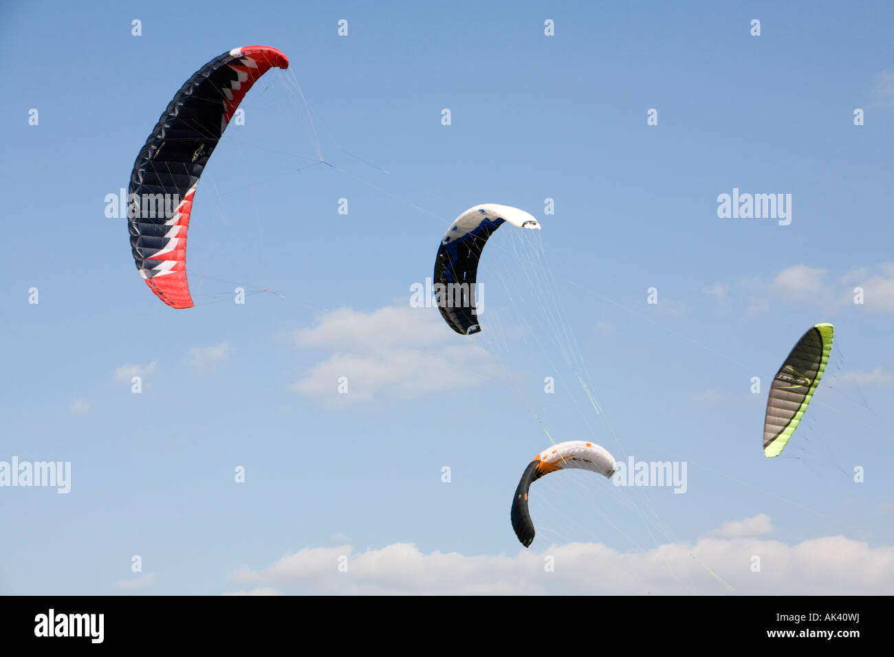Round kites hi-res stock photography and images - Alamy