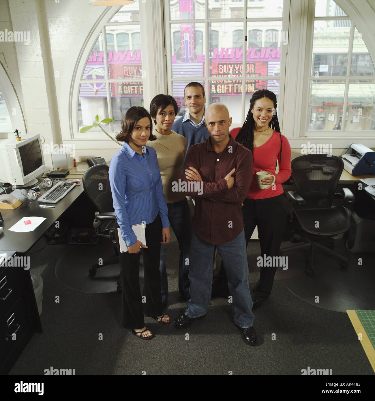 Office workers high five casual hi-res stock photography and images - Alamy