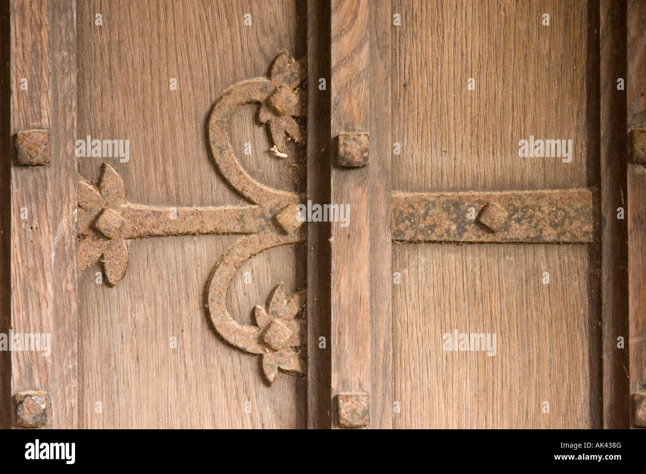 Antique door hinge hi-res stock photography and images - Alamy
