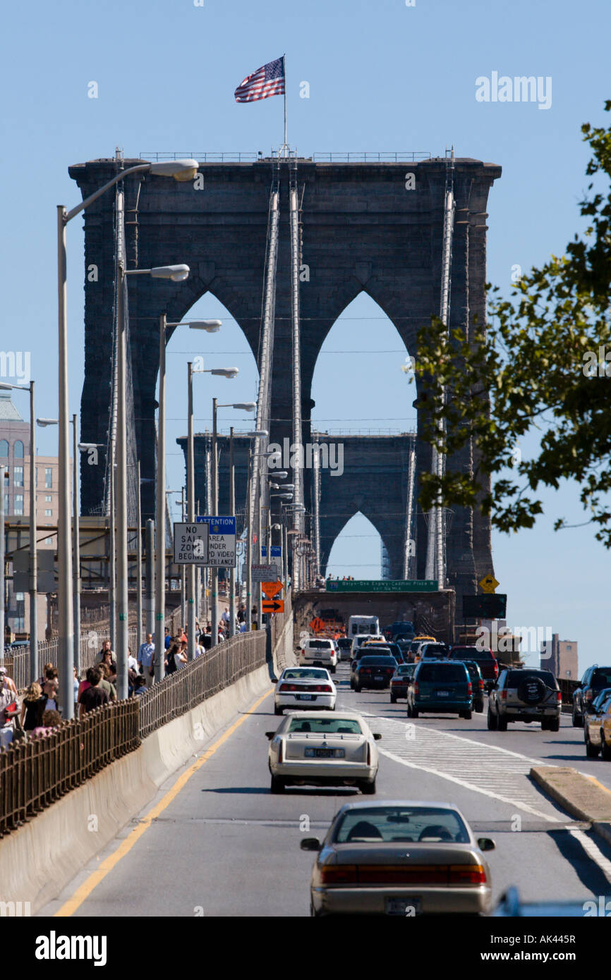Head on view of Brooklyn bridge from the Manhattan Side Stock Photo - Alamy