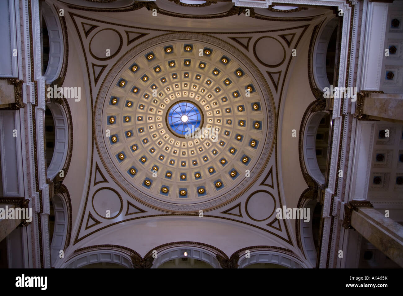 Milwaukee public central library hi-res stock photography and images ...