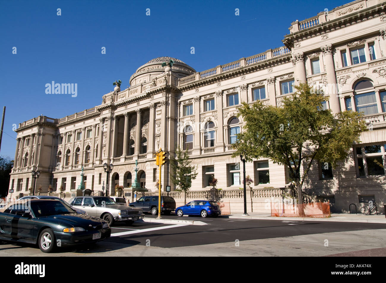 Milwaukee public library Wisconsin exterior Stock Photo - Alamy
