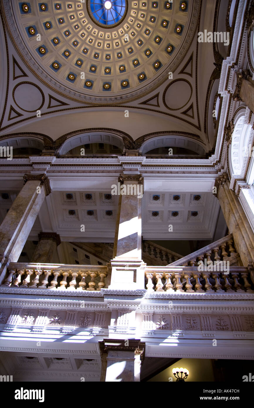 Milwaukee public central library hi-res stock photography and images ...