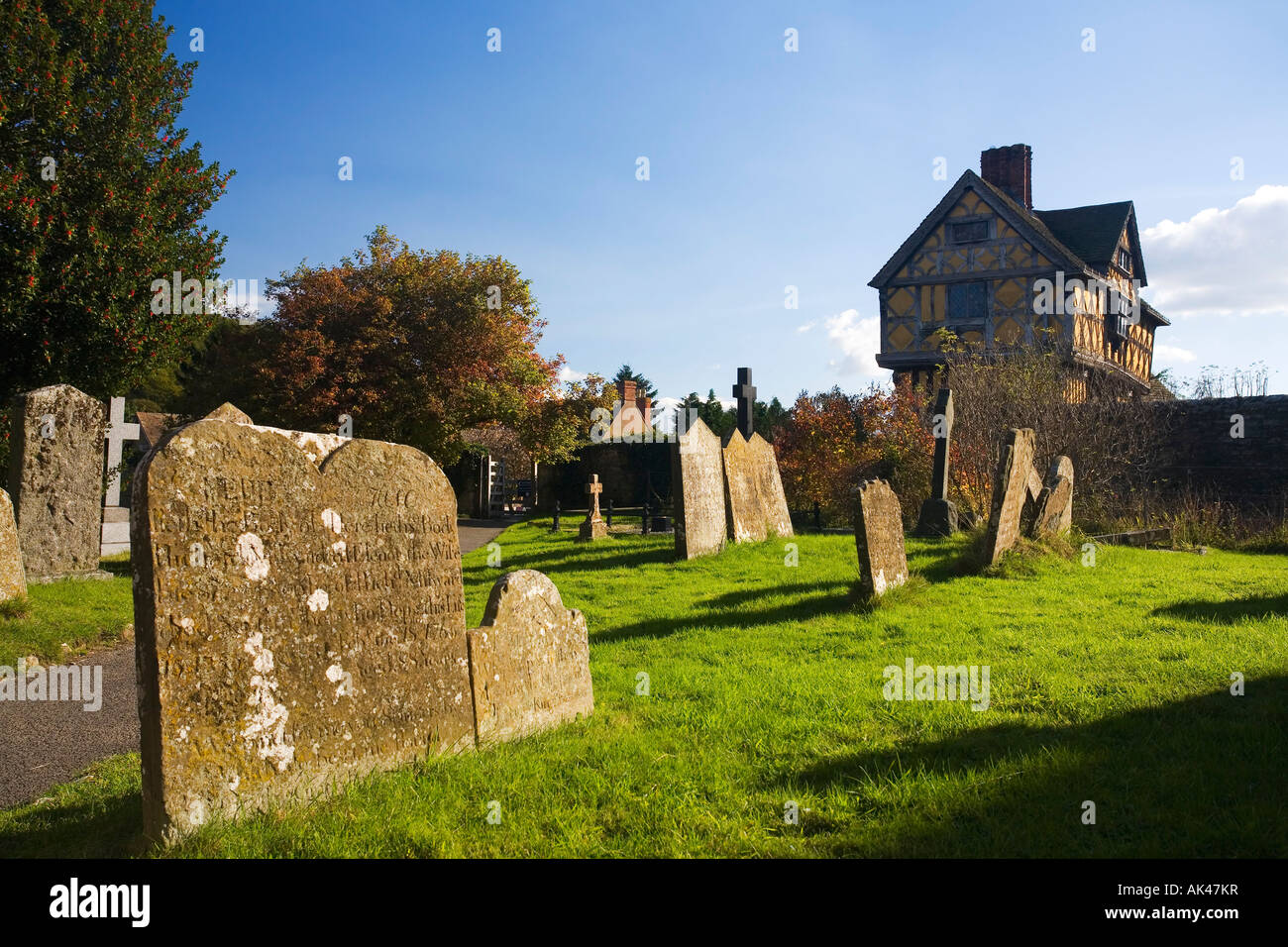 English graveyard hi-res stock photography and images - Alamy