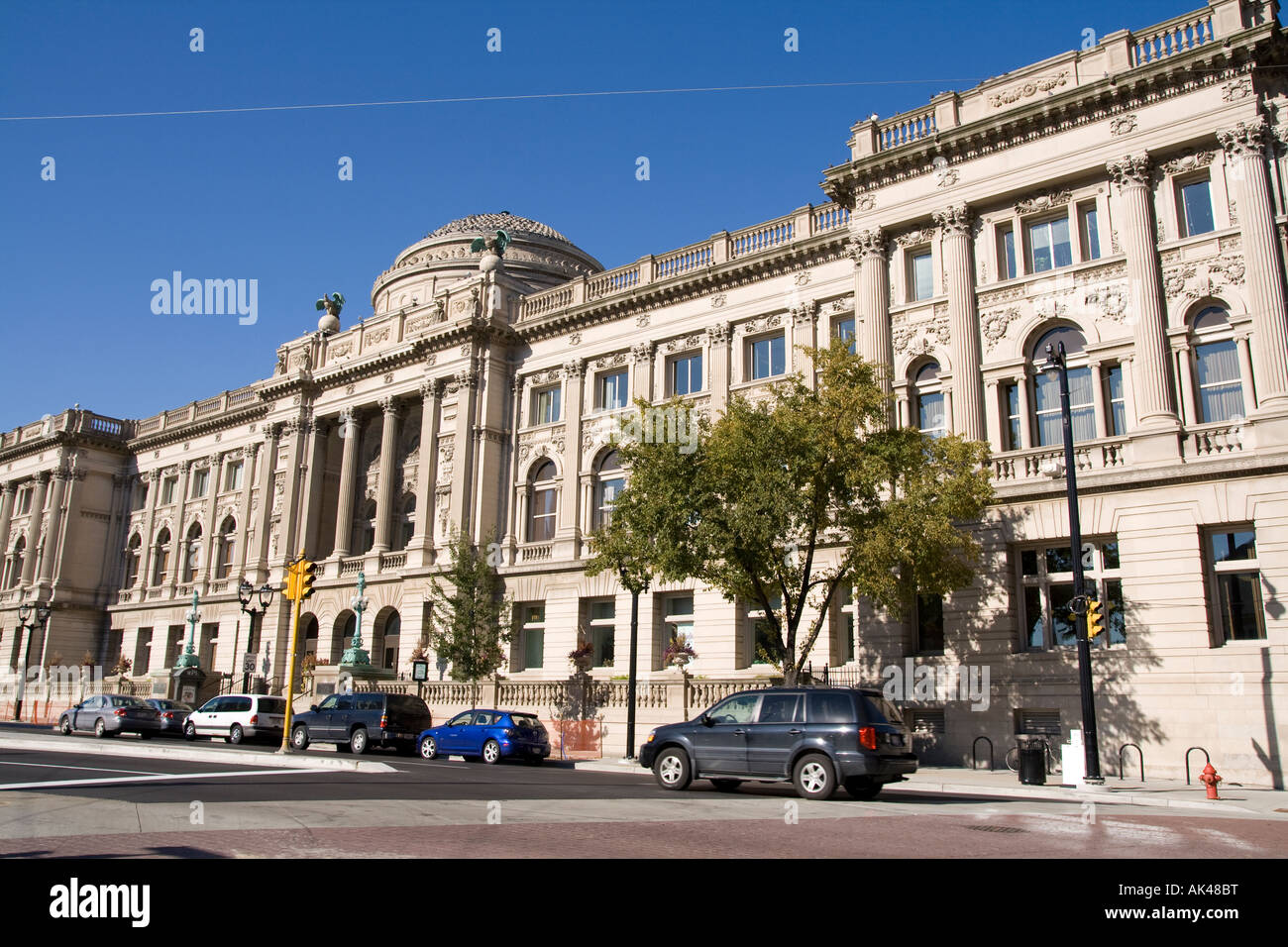 Milwaukee public library Wisconsin Stock Photo - Alamy