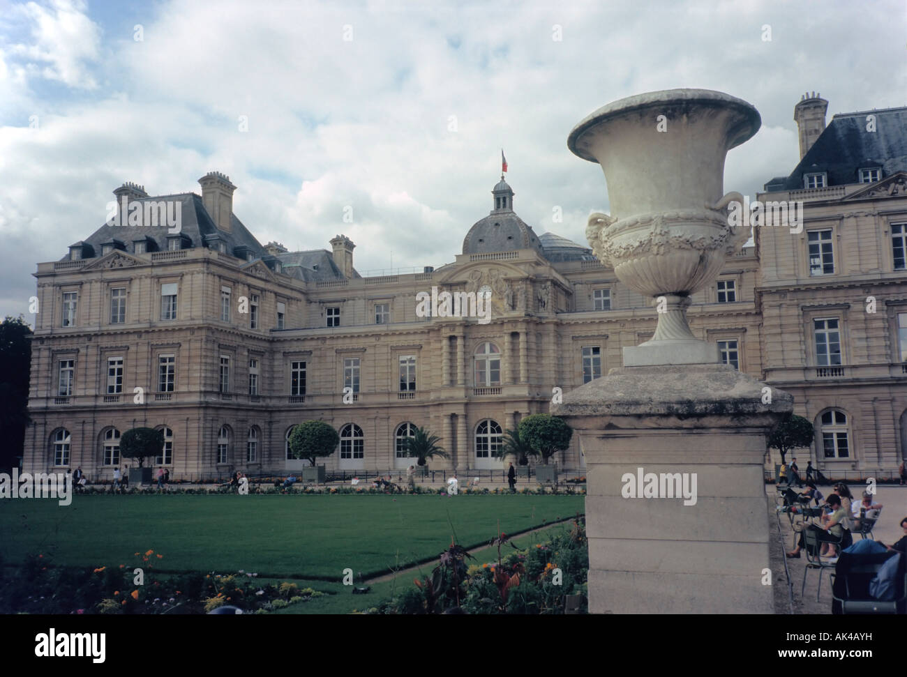 Palais du Luxembourg from the Jardin du Luxembourg Stock Photo - Alamy