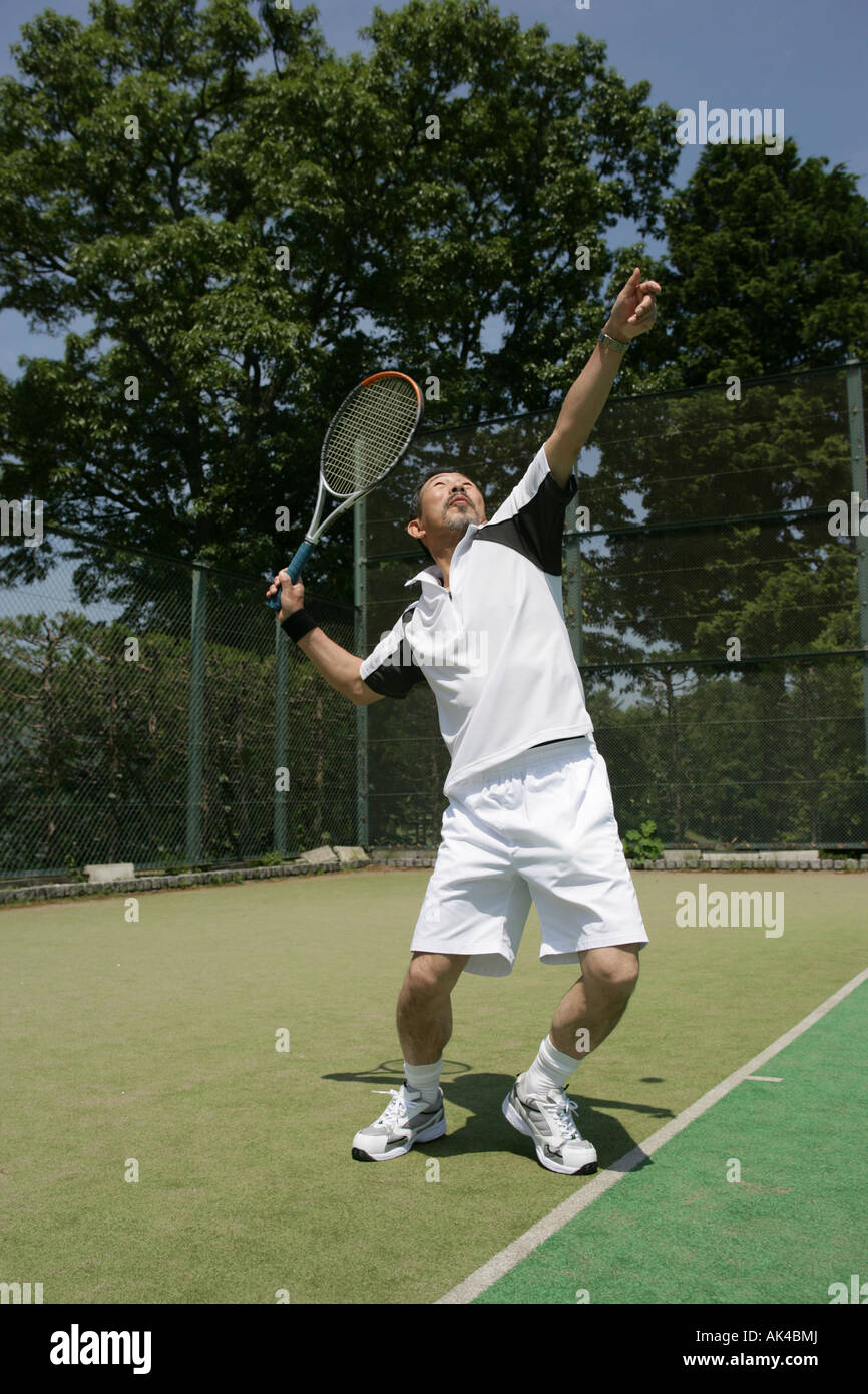 Tennis player about to serve Stock Photo - Alamy