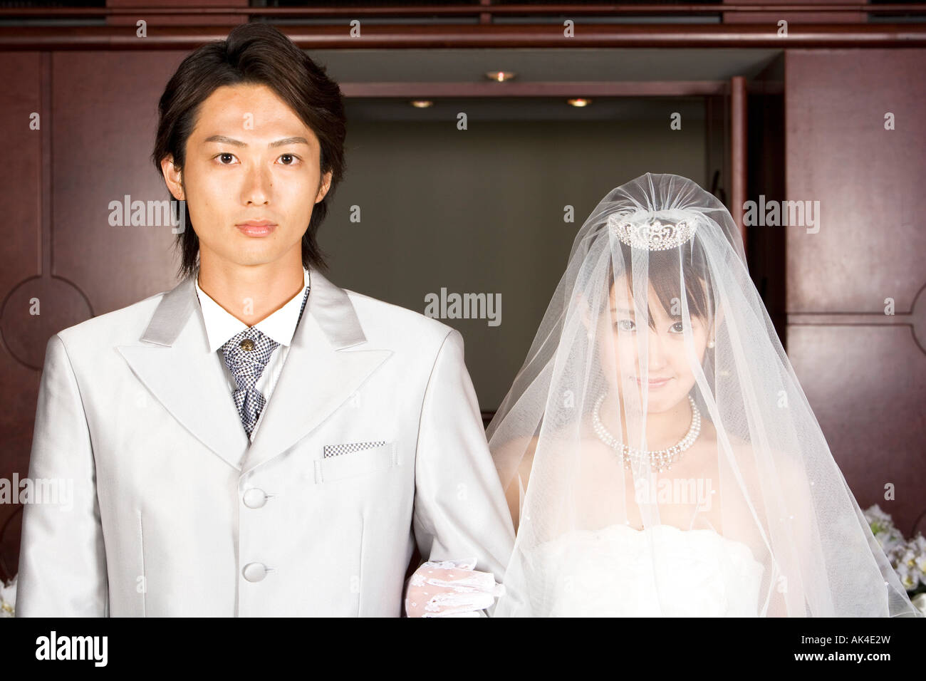 Portrait of bride and groom Stock Photo - Alamy