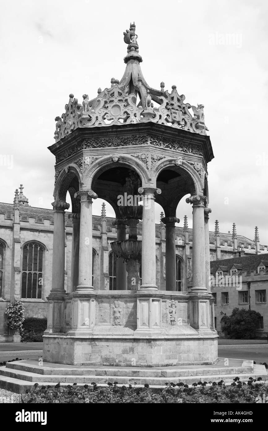 Trinity college fountain cambridge Black and White Stock Photos ...