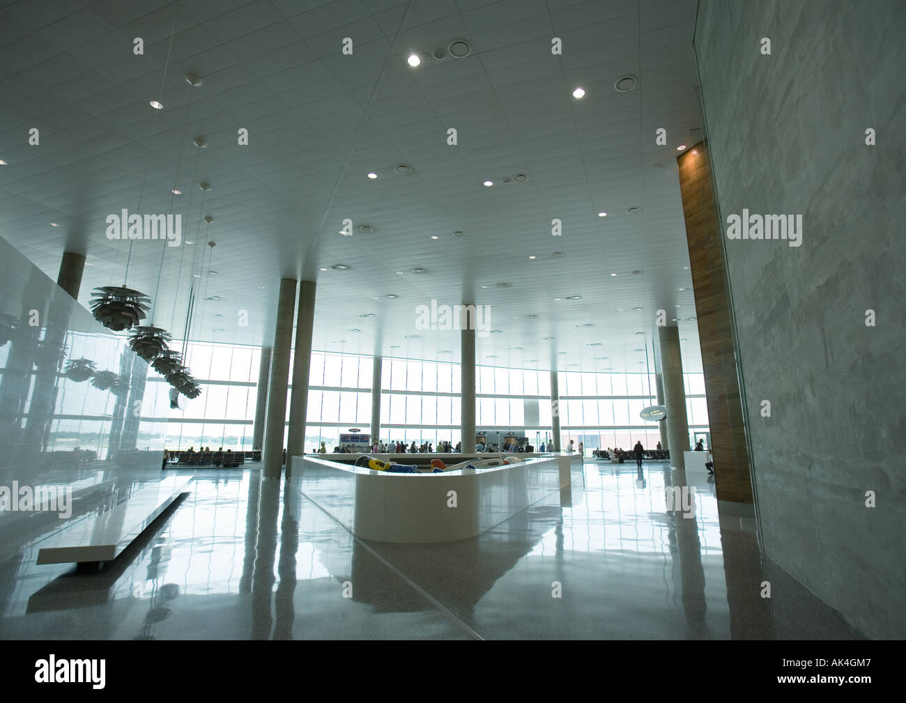 Concourses interiors hi-res stock photography and images - Alamy