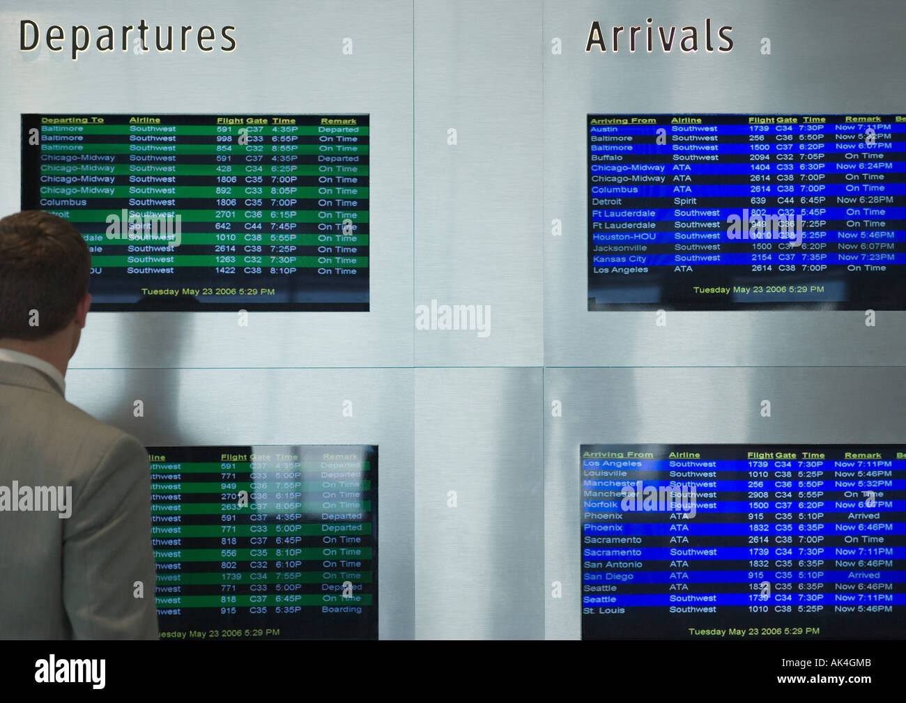 Man looking at departure board rear hi-res stock photography and images ...