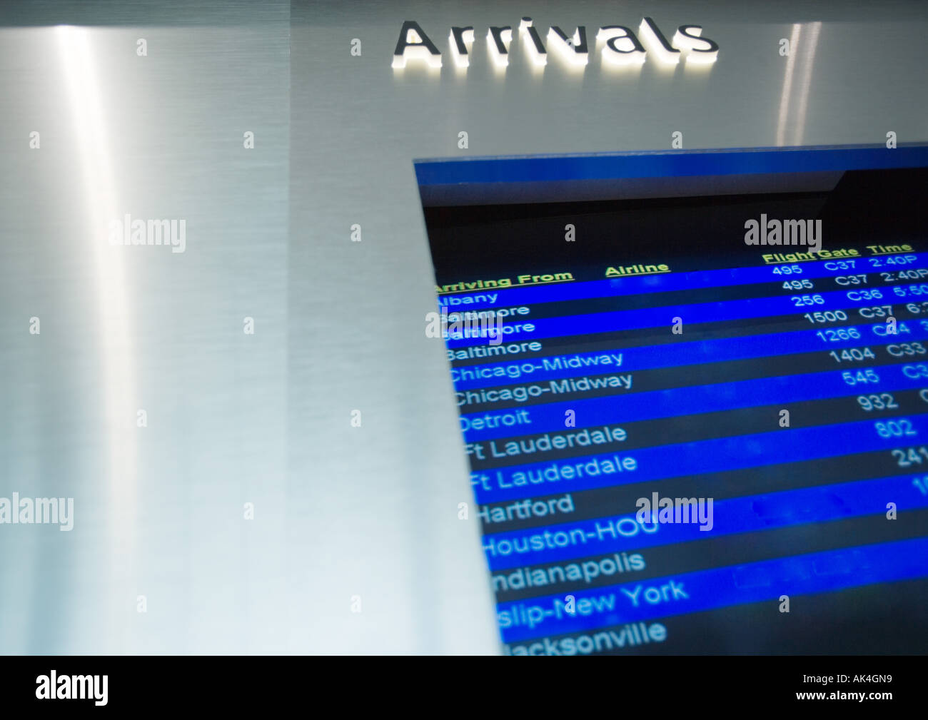 Airport departure arrival monitor screens hi-res stock photography and ...