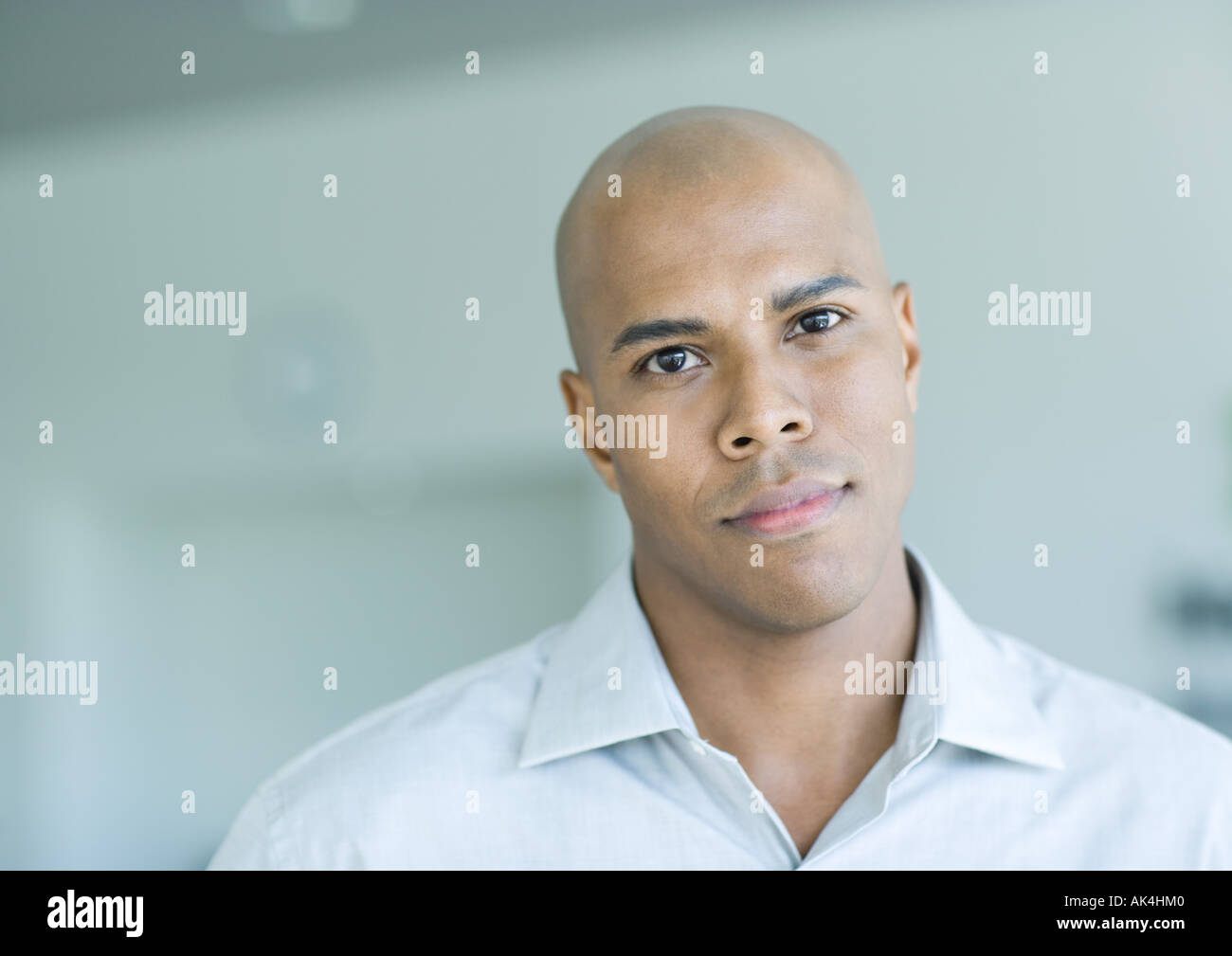 Man looking at camera, portrait Stock Photo - Alamy
