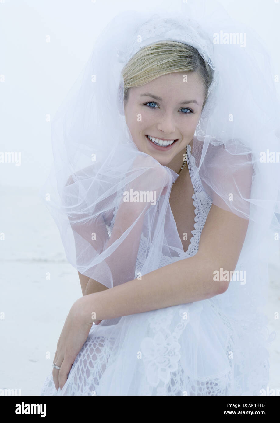 Bride smiling, portrait Stock Photo - Alamy