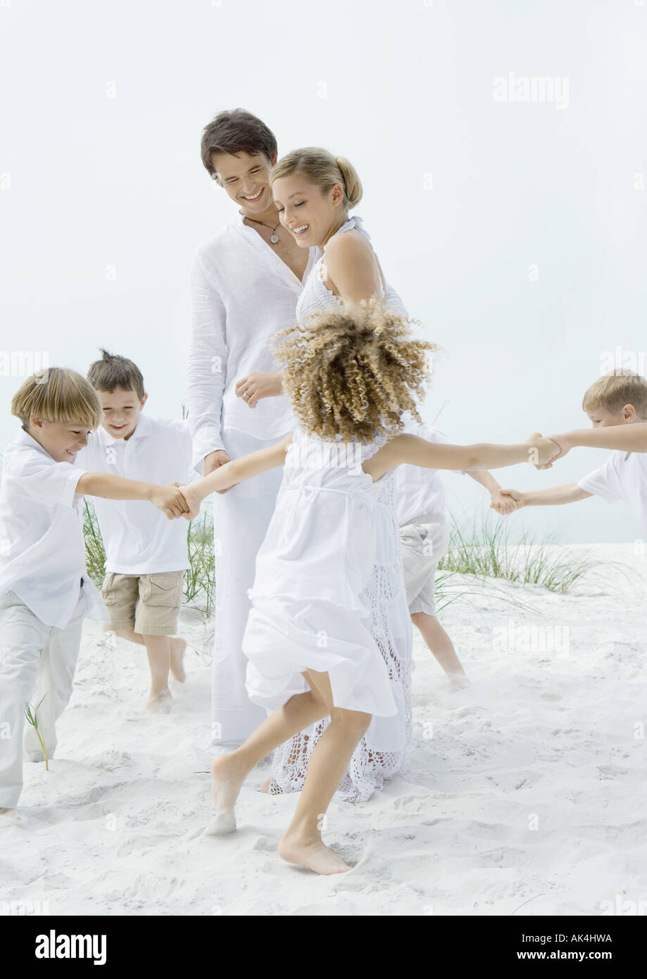 Diverse kids circle hi-res stock photography and images - Alamy