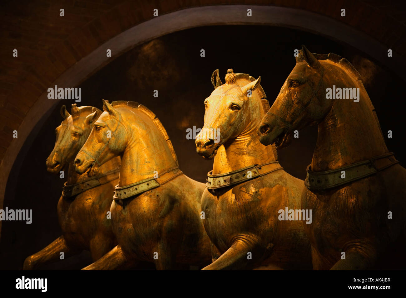Chariot 4 four horses hi-res stock photography and images - Alamy