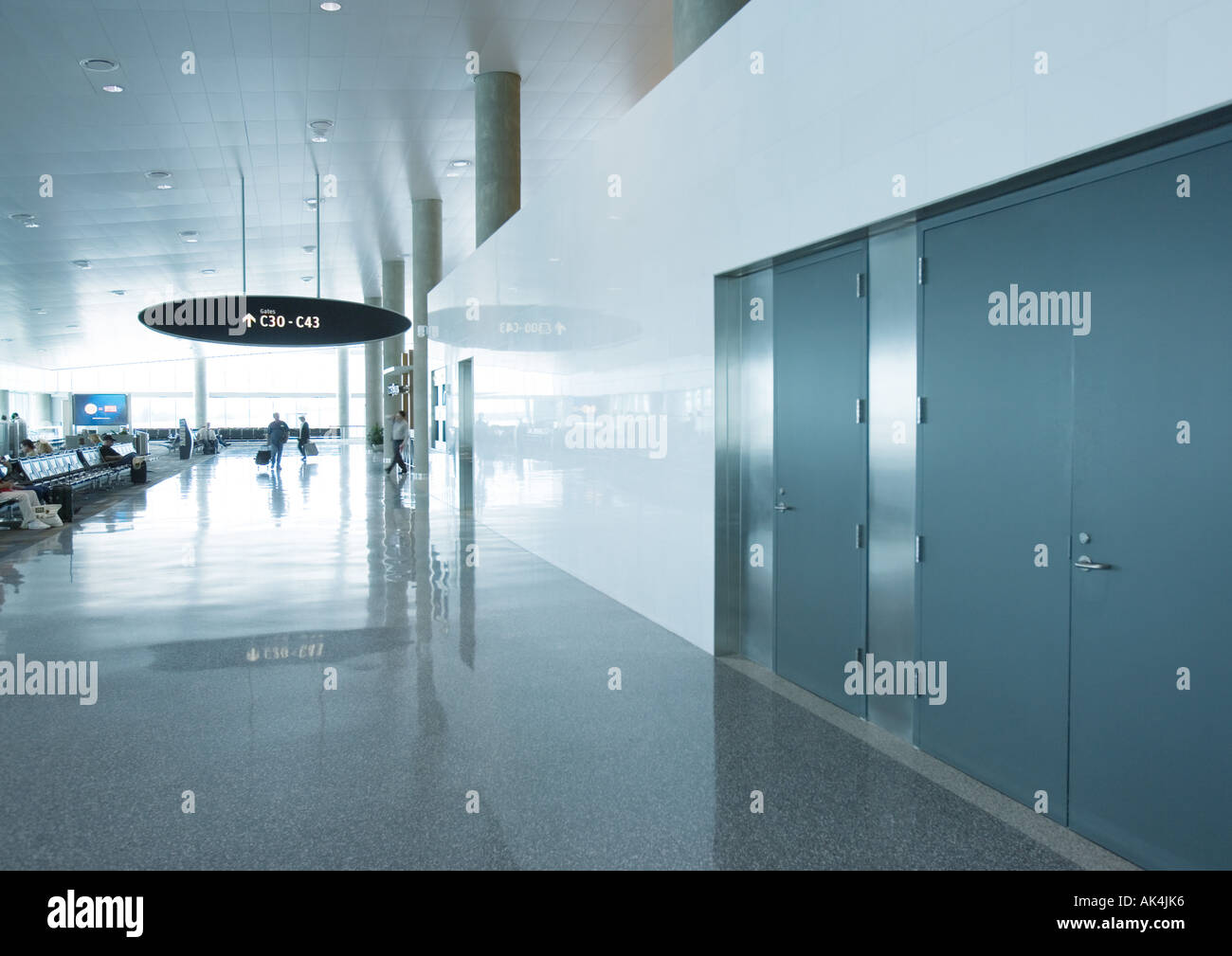 Airport boarding gate sign door hi-res stock photography and images - Alamy