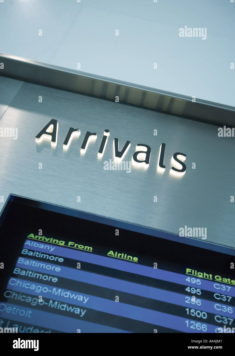 Airport departure arrival monitor screens hi-res stock photography and ...