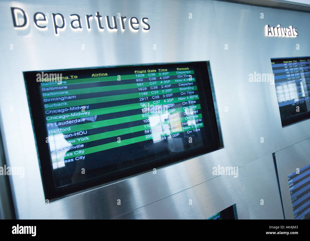 Airport departure arrival monitor screens hi-res stock photography and ...