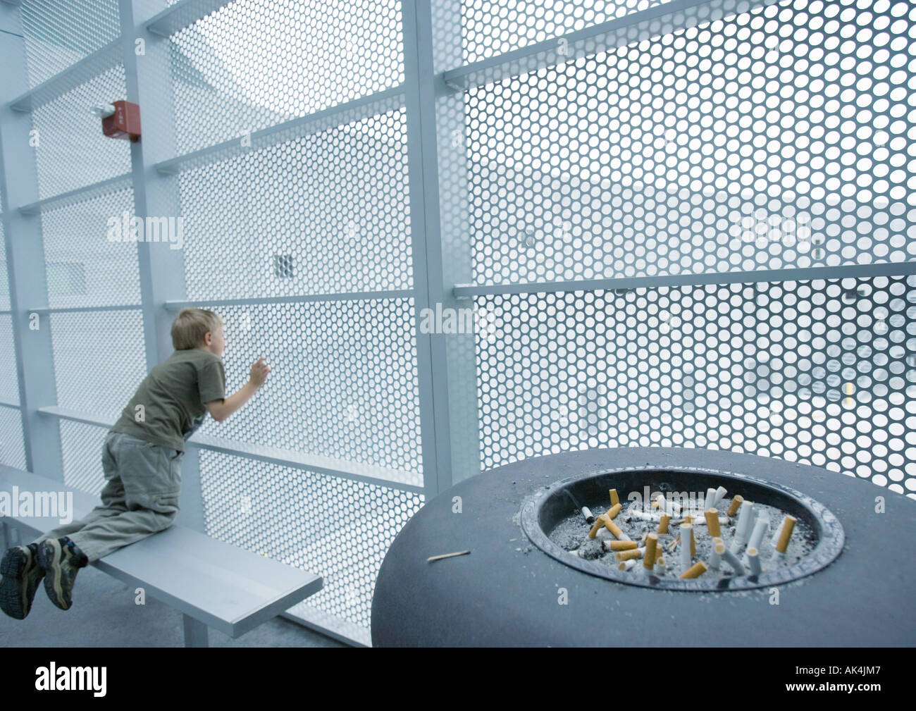 Child looking through walls made of metal grating Stock Photo - Alamy